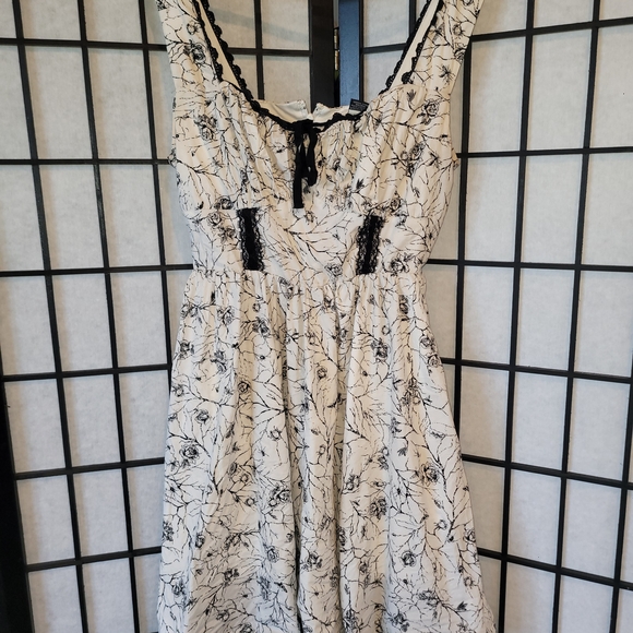 Hot Topic | Dresses | Hot Topic Black And White Floral Dress | Poshmark